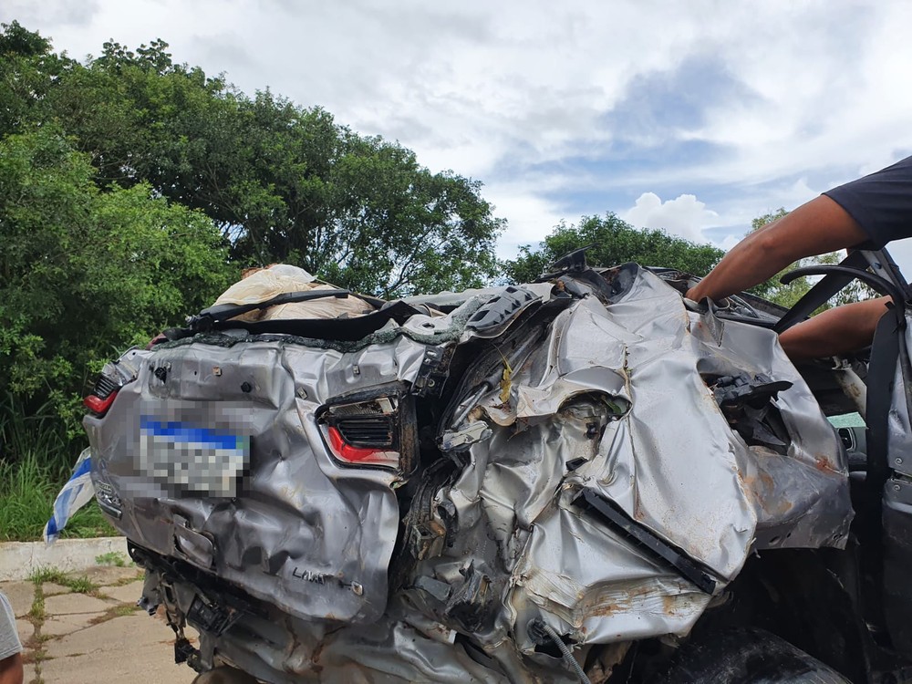 Quatro pessoas morrem após carro cair em ribanceira na Bahia - BAHIA NO AR Quatro pessoas morrem após carro cair em ribanceira na Bahia - BAHIA NO AR
